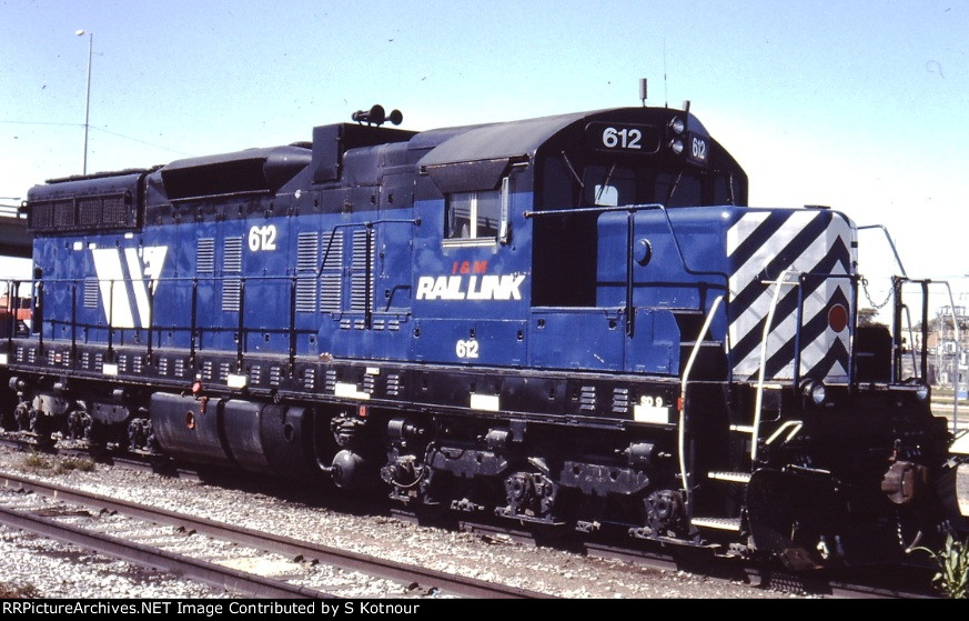 MRL SD9 at Northtown Mpls MN in 2001